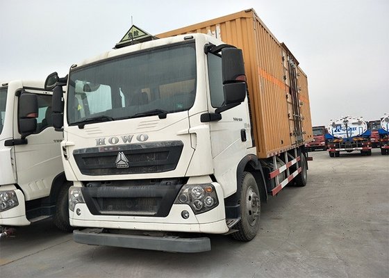 caminhão da caixa pequena de 4*2 7T SINOTRUK HOWO com porta traseira e única a porta abertas