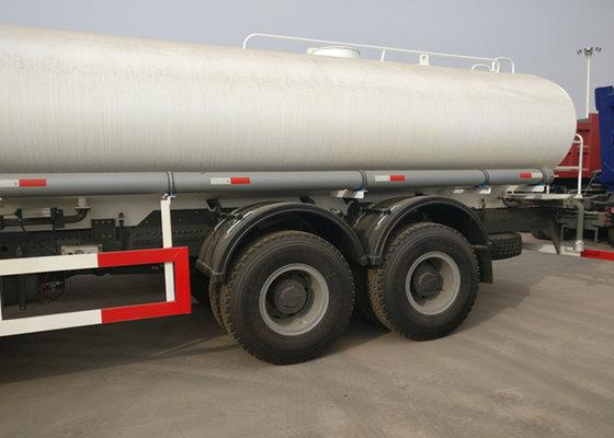 Pneu de aço inoxidável branco do poder de cavalo 80R22.5 do caminhão RHD 266HP do transporte da água