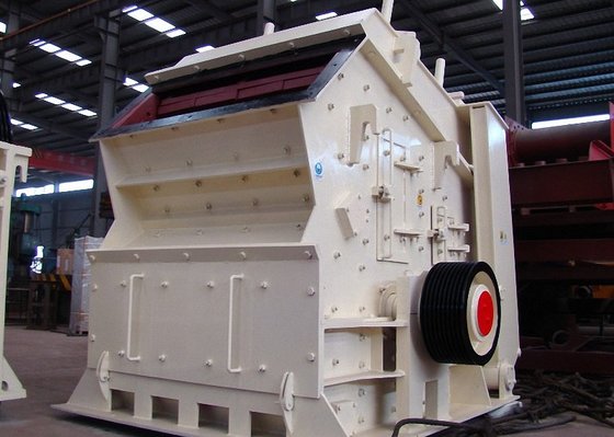 Impact crusher with special shape impact plate