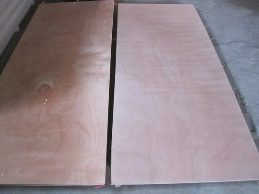 Okoume HDF Door Skin 610x2135mm 720x2150mm Regular Size Non Pollution