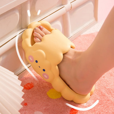 Hot selling Cute Clouds Light Weight Soft Sole Anti-slip summer Indoor slippers in stock eva sandals women