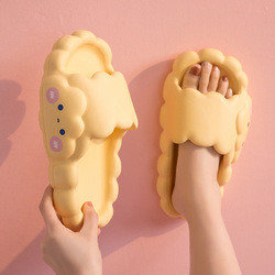 Hot selling Cute Clouds Light Weight Soft Sole Anti-slip summer Indoor slippers in stock eva sandals women