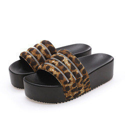 Hot Wholesale Shoes Latest Summer Women Sandals leopard grain flat cloud slides Comfortable ladies slippers