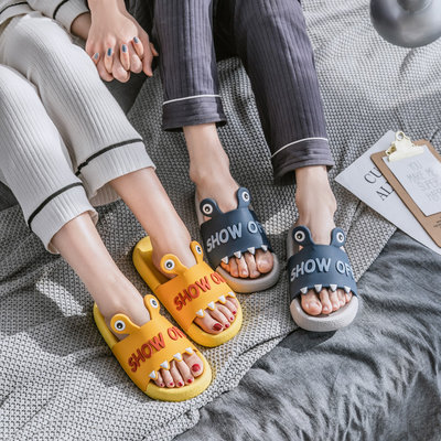 Summer new lightweight sandals cute cartoon decoration couple slippers home non-slip wear-resistant shoes