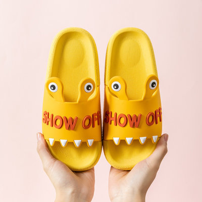 Summer new lightweight sandals cute cartoon decoration couple slippers home non-slip wear-resistant shoes