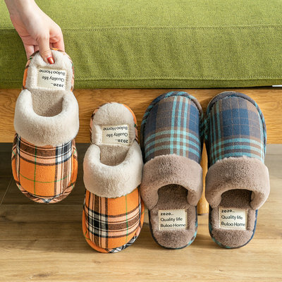 Wholesale couple delicate plush lining home shoes hot sale breathable soft sole non-slip slippers winter