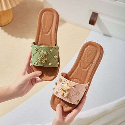 Fashionable non-slip women slippers 2022 summer new soft Breathable cute bear vamp out wear comfortable flat sandals