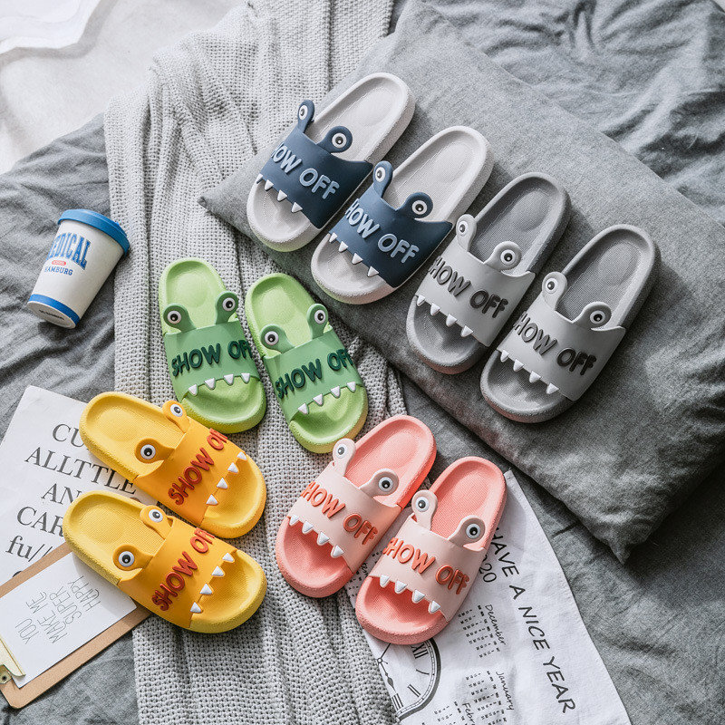 Summer new lightweight sandals cute cartoon decoration couple slippers home non-slip wear-resistant shoes