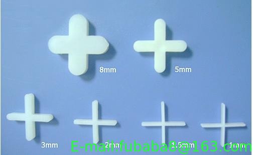 Ceramic tile locating plastic crosses