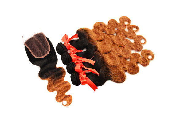 4 paquetes con el pelo rubio del cabello humano de la onda del cuerpo de Remy del color del cierre #1B30 tejen