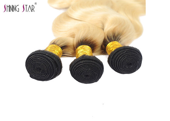 paquetes del Blonde de miel 1B 613 con los paquetes coloreados onda del cuerpo de las raíces de la oscuridad del cierre
