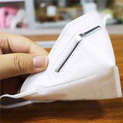 White Foldable N95 Face Mask Skin Friendly Customization Acceptable