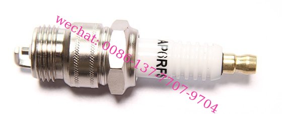China Garden Instrument Spark Plug, Suitable for Chainsaw and Lawnmower manufacturer
