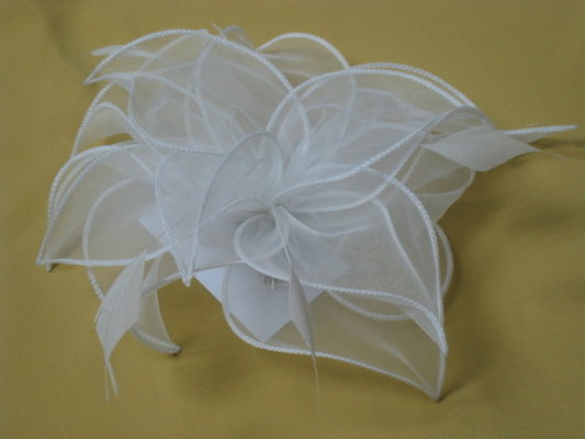 Church White Elegant Organza Hat With Coque Feathers and Satin Sweatband for Normal Day