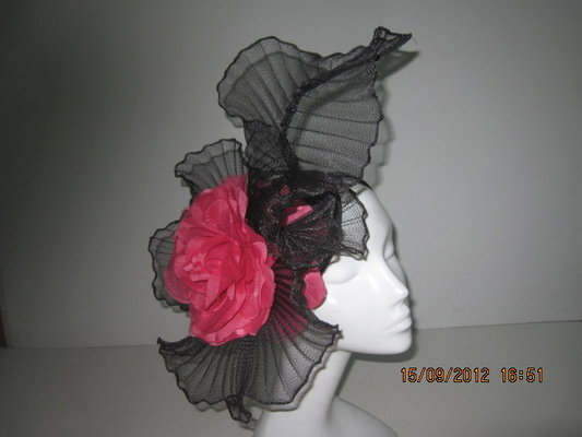 Pleated Crin Black Red Ladies Fascinator Hats With Silk Flower , Round Sinamay Base