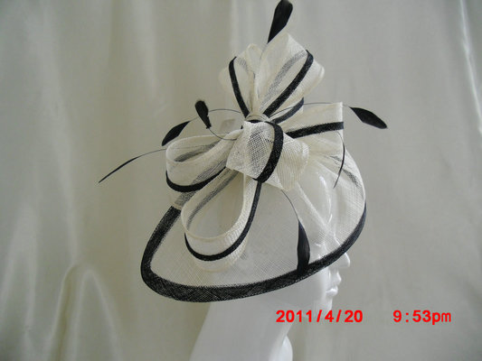 White And Black Stylish Church Ladies Fascinator Hats With Sinamay Bow , Feather