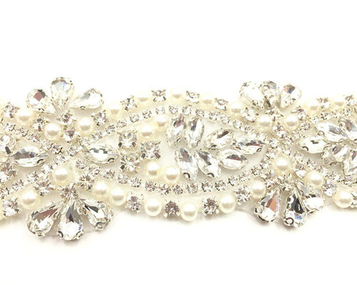 Custom Made Short Bridal Gown Accessories For Beautiful Girls And Ladies