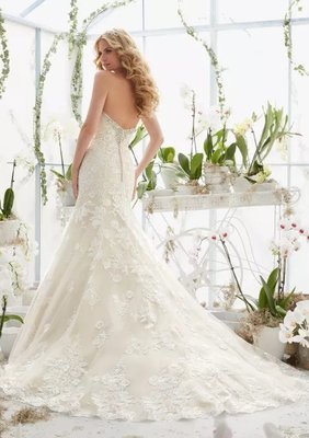 Custom noble style off white a line brides wedding dress with lace wrapping flower