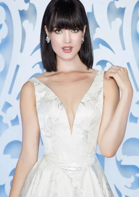 Exquisite Flower Leaf Simple Elegant Wedding Dresses With Soft Lace Train