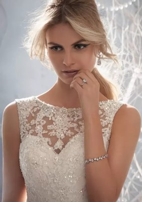 Classic A Line Ball Gown Wedding Dress , Crystal Wedding Dresses Exquisite Gauze Tail