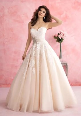 Hot Selling Tulle Long Sleeveless Lace Beaded Ball Gown Wedding Dress