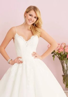 Embroidery Bridal Ball Gown Style Wedding Dresses For Girls Customized Size