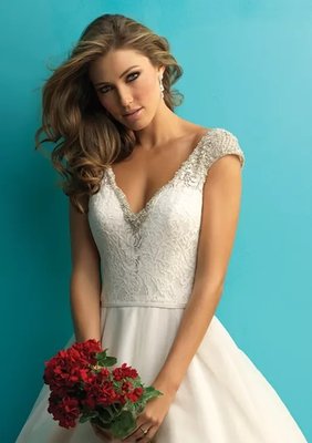 Custom Made Plus Size Ball Gown Wedding Dresses / Sheer Lace Ballroom Wedding Dresses