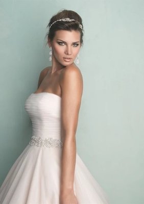 Sleeveless Embroidery Ball Gown Style Wedding Dresses For Bridal Crystal Decoration