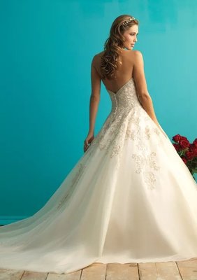Luxury Simple Ball Gown Wedding Dresses , Big Satin Wedding Ball Gown