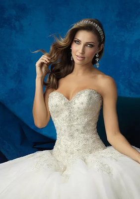Custom Elegance Ball Gown Style Wedding Dresses With Deep Sweetheart Neck Tail