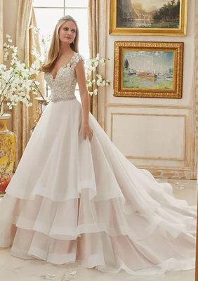 Ivory Ball Gown Wedding Dress , Ruffle Organza Sweetheart Neckline Ball Gown