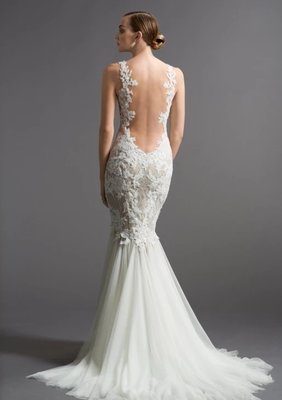 Fashionable White Fit And Flare Wedding Dress , Sleeveless Fit And Flare Tulle Dress