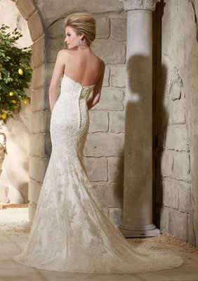 Ladies Comfortable Fit And Flare Wedding Gown With Long Train Handmade Flowers