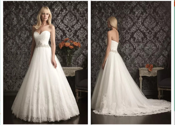 Sleeveless Muslim White Wedding Dress / Embroidered Lace Wedding Ball Gown