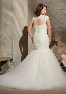 Customized Lace Open Back Mermaid Wedding Dress , Sheer Jewel Neck Trumpet Bridal Dress