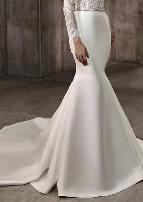 Long Sleeve Mermaid Tail Wedding Dress With Lace Appliqued And Botton
