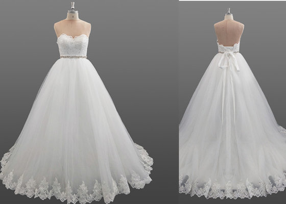 Sleeveless White Ladies Wedding Dresses With Exquisite Lace Material