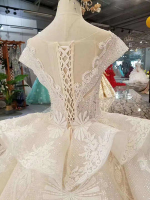Customizable Ivory-tailed Hand drilling Wedding Dress with Lotus Edge and Retro Palace Tail