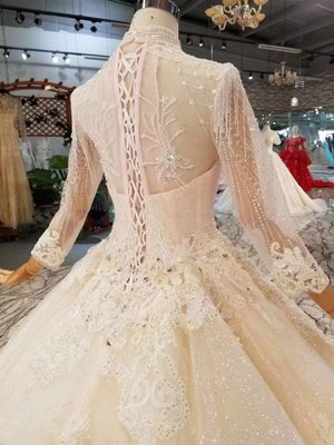 Hand-made new champagne-coloured luxury crystal long-sleeved trailing lace wedding dress in autumn and winter
