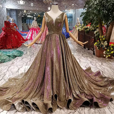 Golden sequined V-collar evening gown