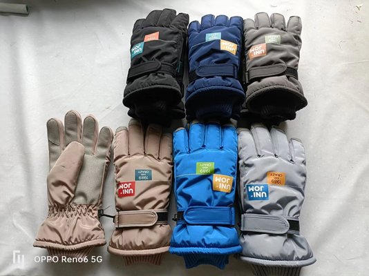 China Kids winter warm gloves supplier