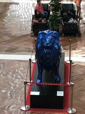 Blue Metal Animal Sculptures , Customized Metal Lion Statue With 100% Hand Carved