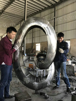 Polished Surface Circle Shape Abstract Outdoor Sculpture For Malaysia Hotel Decoration