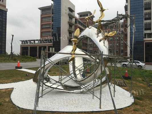 Contemporary Famous Abstract Sculptures People Shape With Antique Style
