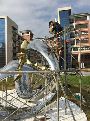Contemporary Famous Abstract Sculptures People Shape With Antique Style