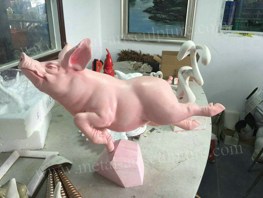 Cute Fiberglass Pig Statue , Custom Fiberglass Statues For Indoor Decoration
