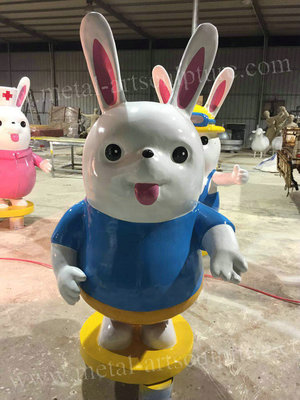 Creative Fiberglass Animal Sculptures / Rabbit Garden Sculpture For Theme Park