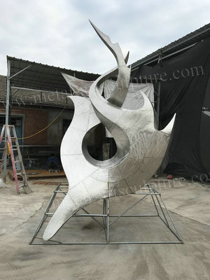 Golden Abstract Metal Garden Sculpture Handcraft Painted With Customized Size