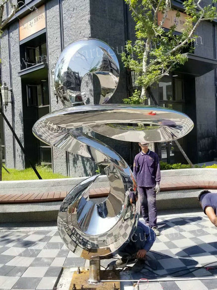 Customized Stainless Steel Sculpture Outdoor Decor Mirrored Garden Sculpture
