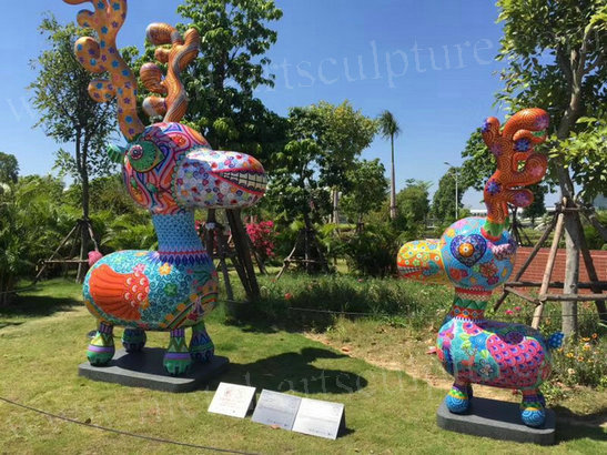 Colorful Deer Fiberglass Animal Sculptures 2 Meters Height For Lawn Decor